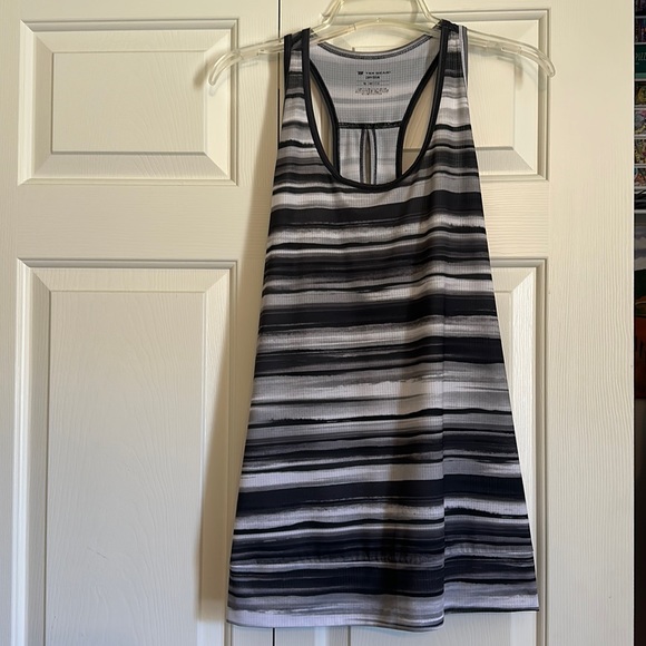 tek gear | Tops | Tek Gear Black And White Tank Top | Poshmark